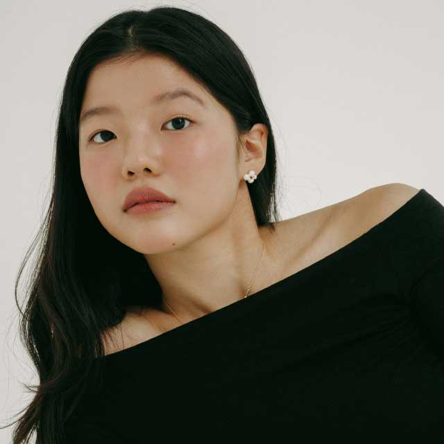 Round flower earring [ivory] | ファッション通販サイト NUGU