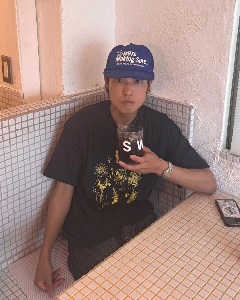 （ユニセックス）フラワープリントハーフスリーブTシャツ | ファッション通販サイト NUGU