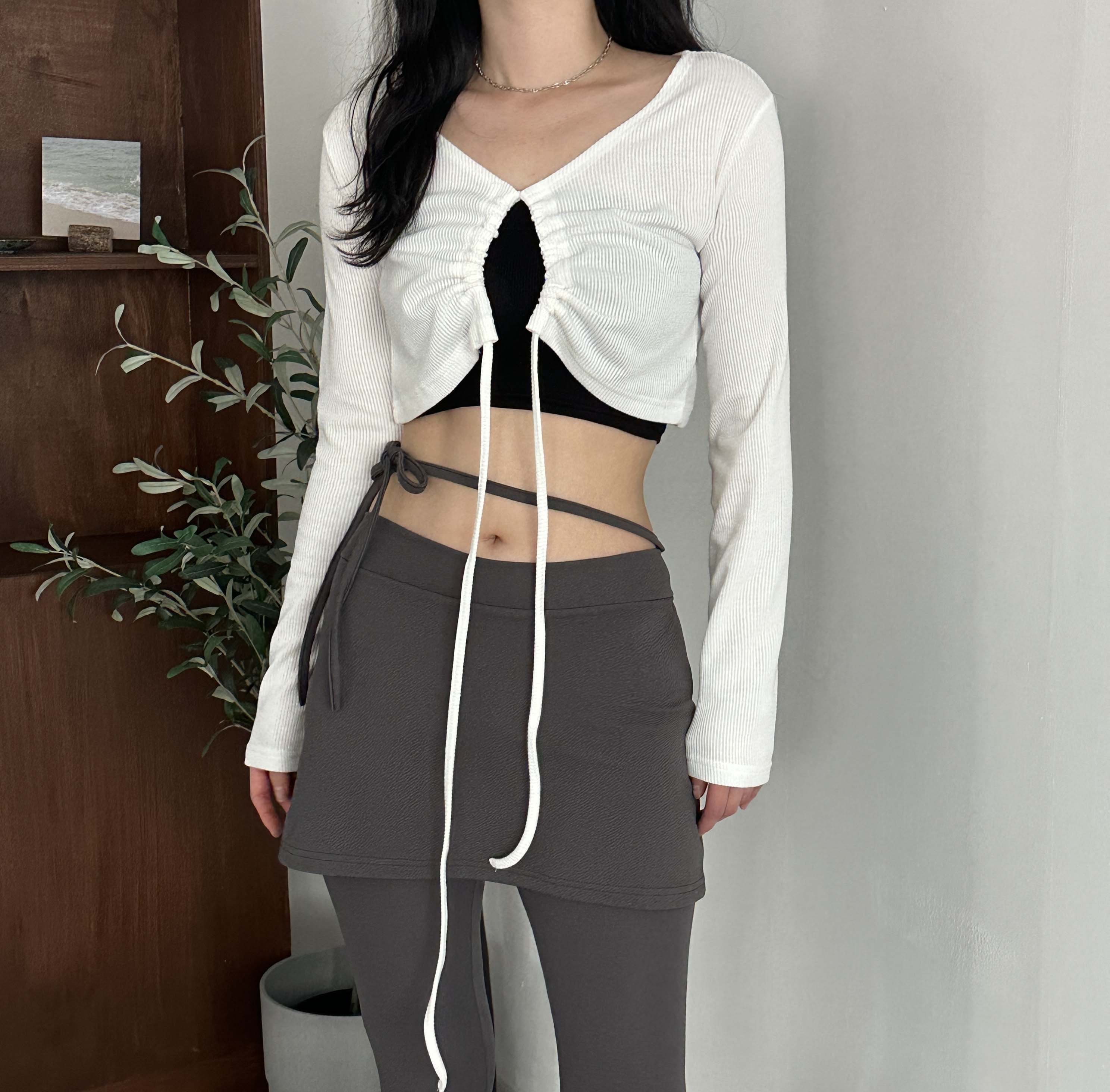 紐Vネッククロップドシャーリング長袖Tシャツ(2color) | ファッション通販サイト NUGU