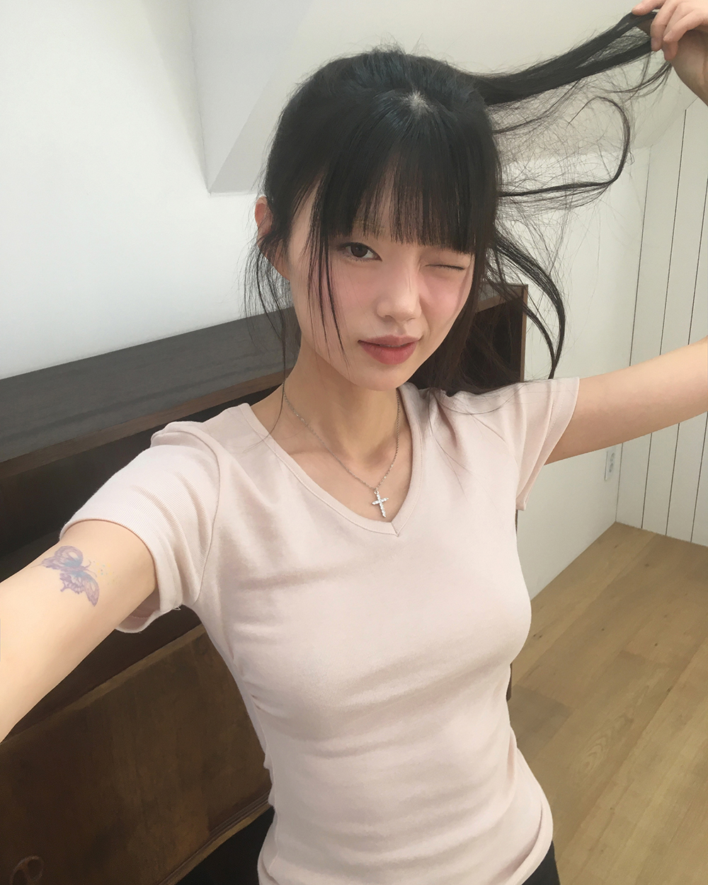 サイドシャーリングVネック半袖Tシャツ | ファッション通販サイト NUGU