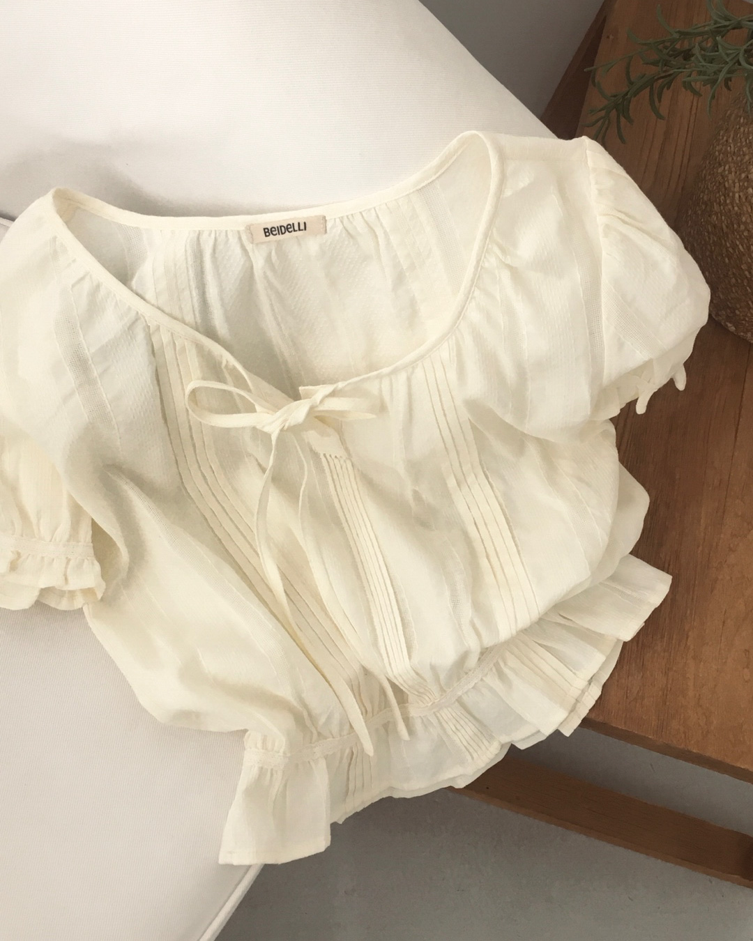 [ORIGINAL] ロア、フリル半袖ブラウス | ファッション通販サイト NUGU