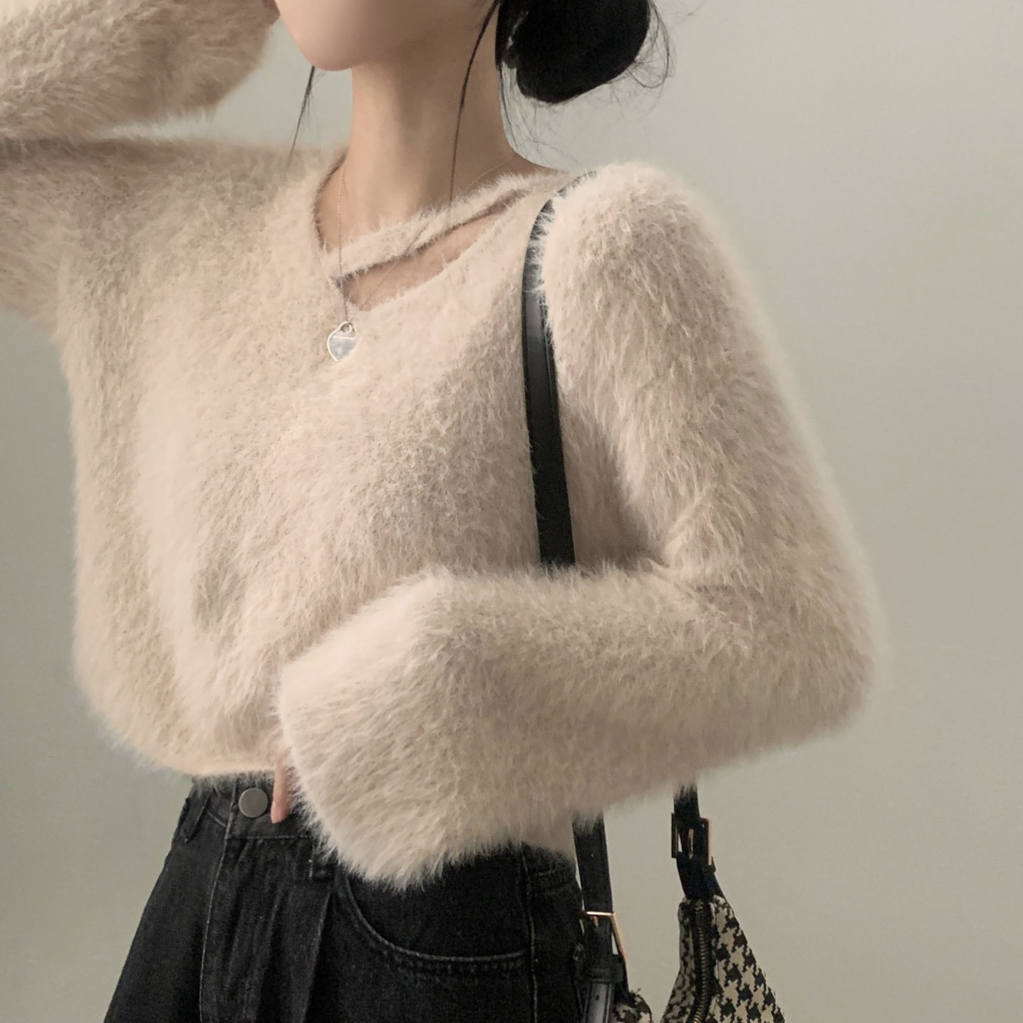 [2color] 斜めストライプVネッククロップドニット | ファッション通販サイト NUGU