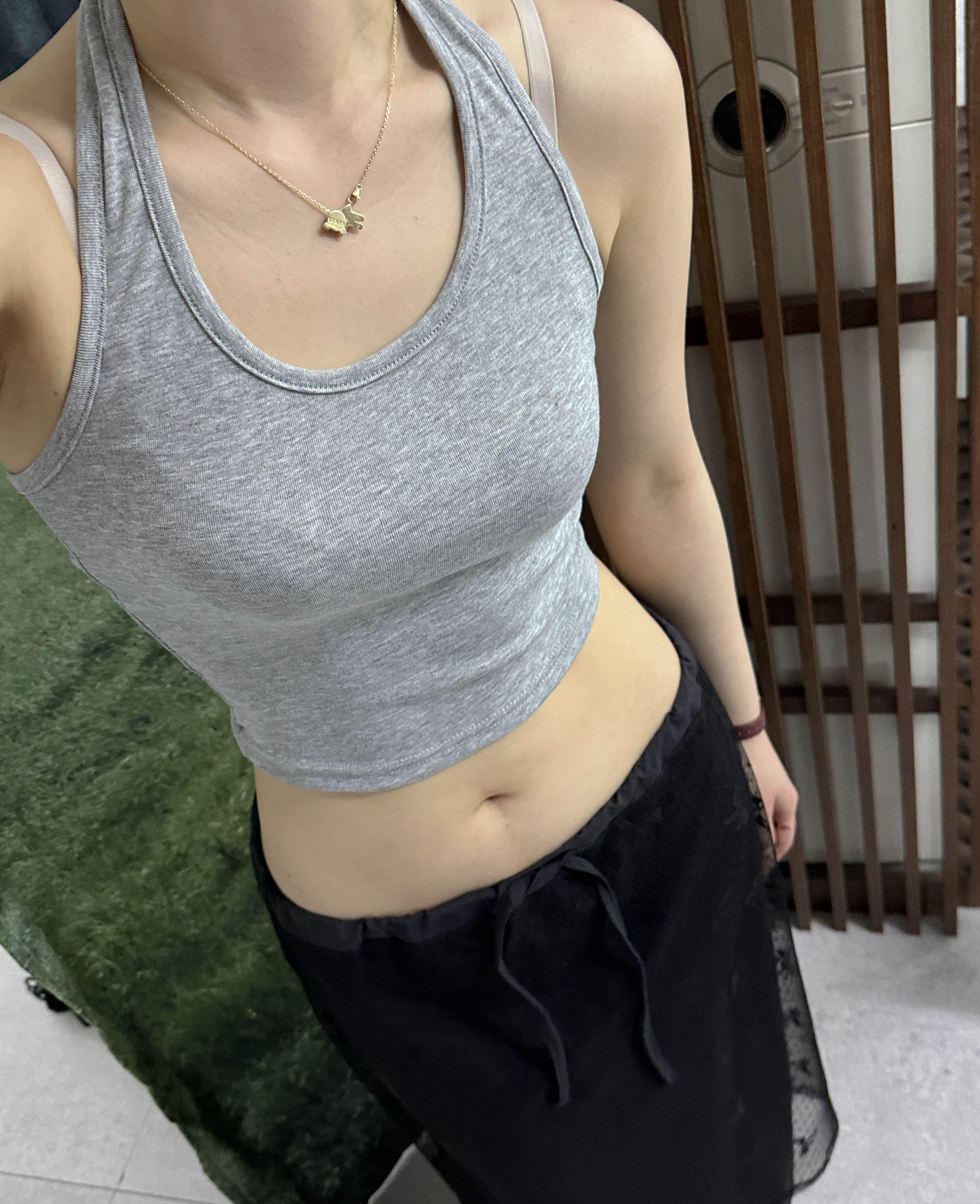 ホルターネックスパンレイヤードクロップドノースリーブ[4color] | ファッション通販サイト NUGU