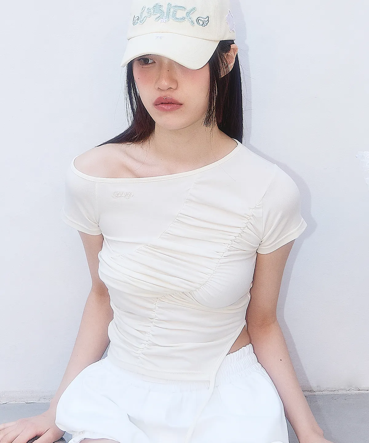 One shoulder cutout shirring top Cream | ファッション通販サイト NUGU