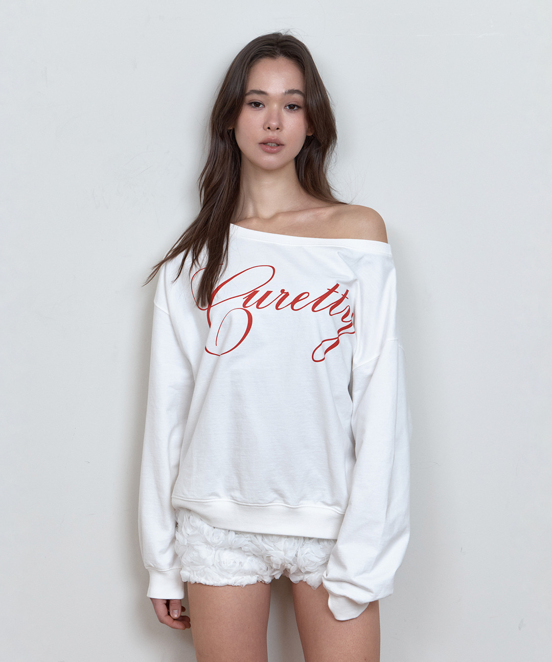 C LOGO GRAPHIC OFF-SHOULDER SWEATSHIRT_WHITE | ファッション通販サイト NUGU
