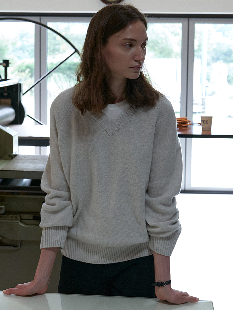 Cashmere reglan v neck knit_LIGHT GREY | ファッション通販サイト NUGU