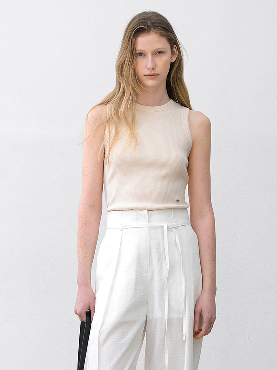 (T-7053)ESSENTIAL BACK SLIT TOP | ファッション通販サイト NUGU