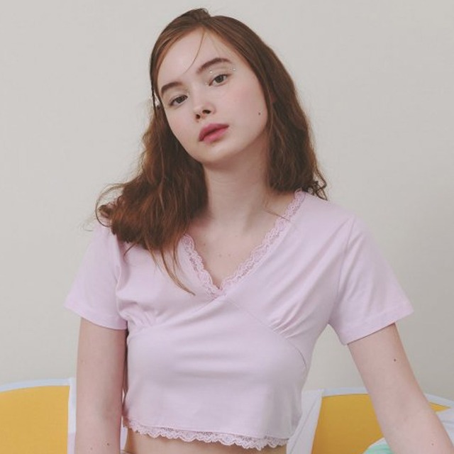 Deep in Love Lace V neck T-shirts ( Pink ) | NUGU