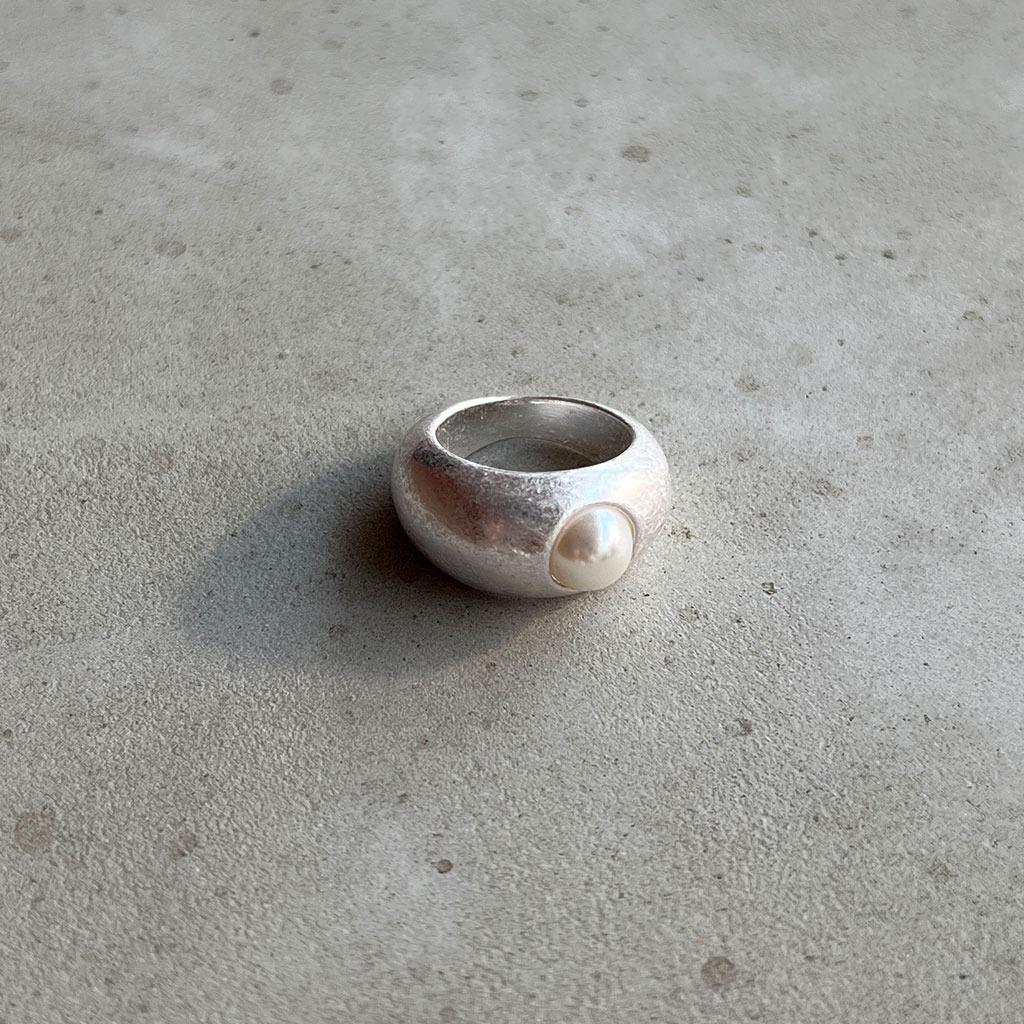 mat pearl ring | NUGU
