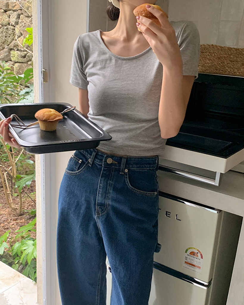 ラウンドネッククロップドインナー半袖Tシャツ | ファッション通販サイト NUGU