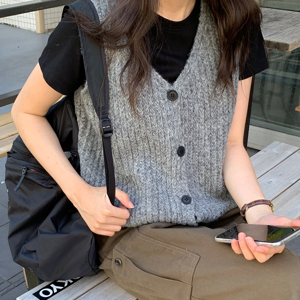 [3color]透かし編Vネックニットベスト | ファッション通販サイト NUGU