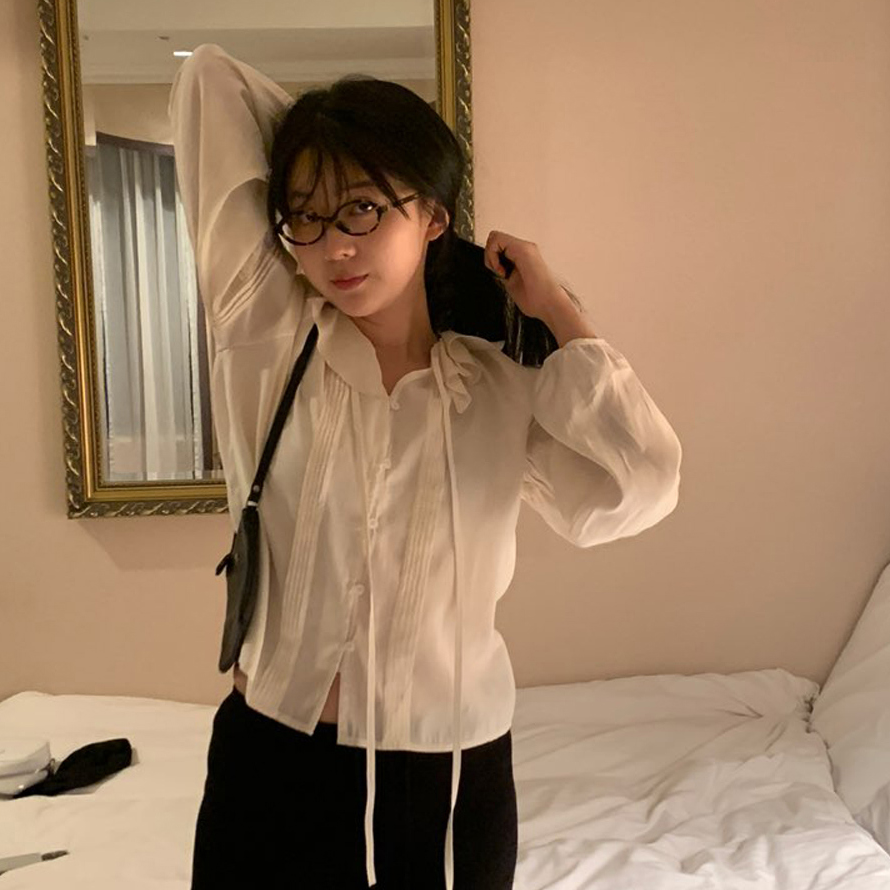 Moon frill blouse (1color) | ファッション通販サイト NUGU