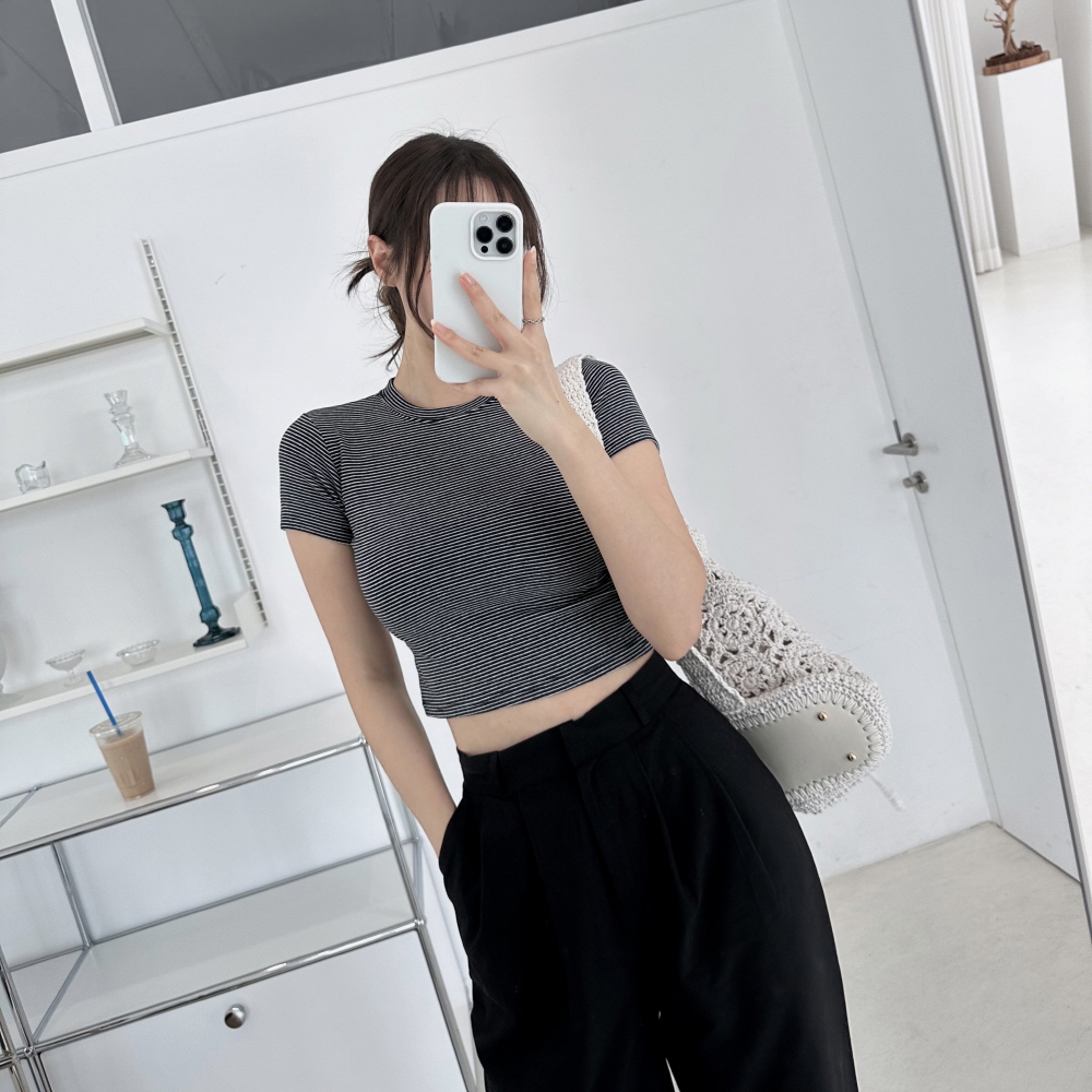 [2color]ストライプボーダークロップト半袖Tシャツ | ファッション通販サイト NUGU